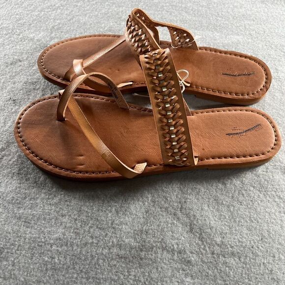 Universal Thread | Shoes | Universal Thread Sandals Womens Size 1 Tan ...